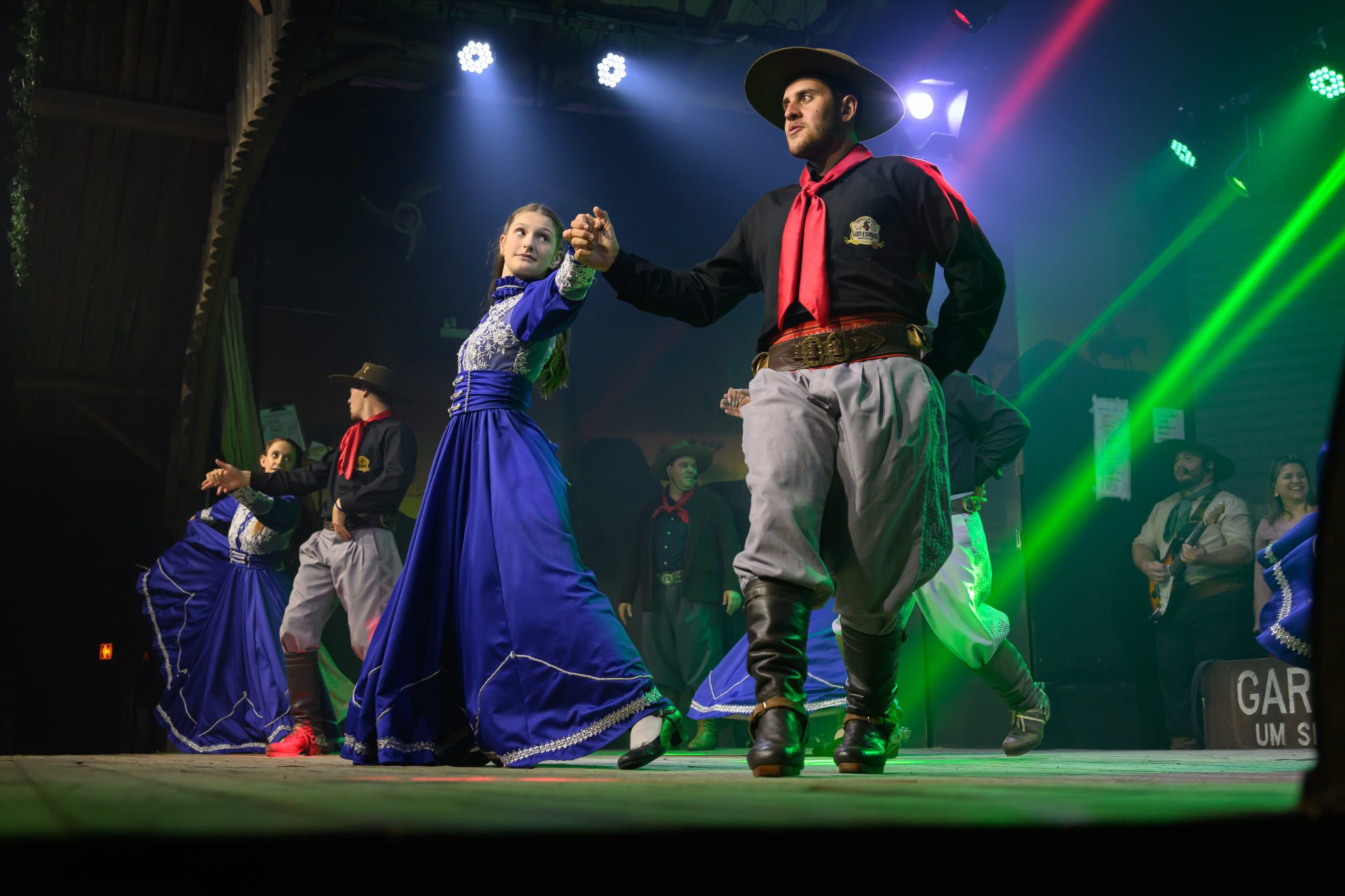 Event Photography: How to Photograph a Speaker on Stage - Storyteller